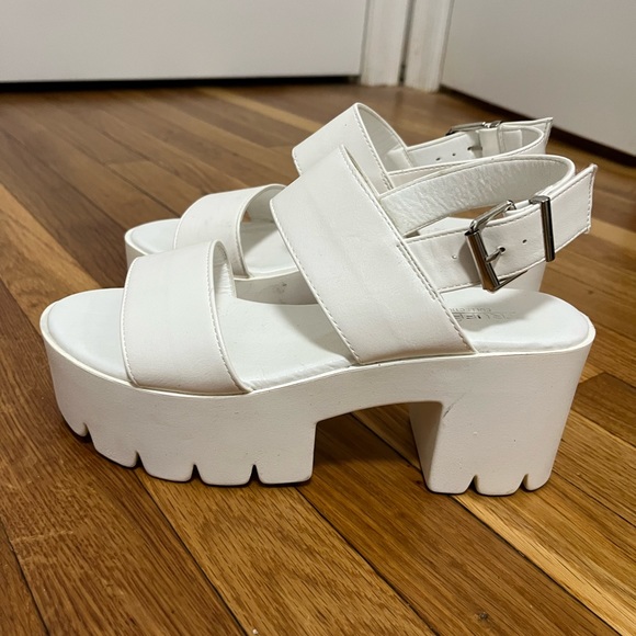 Shoes | White Chunky Sandal | Poshmark
